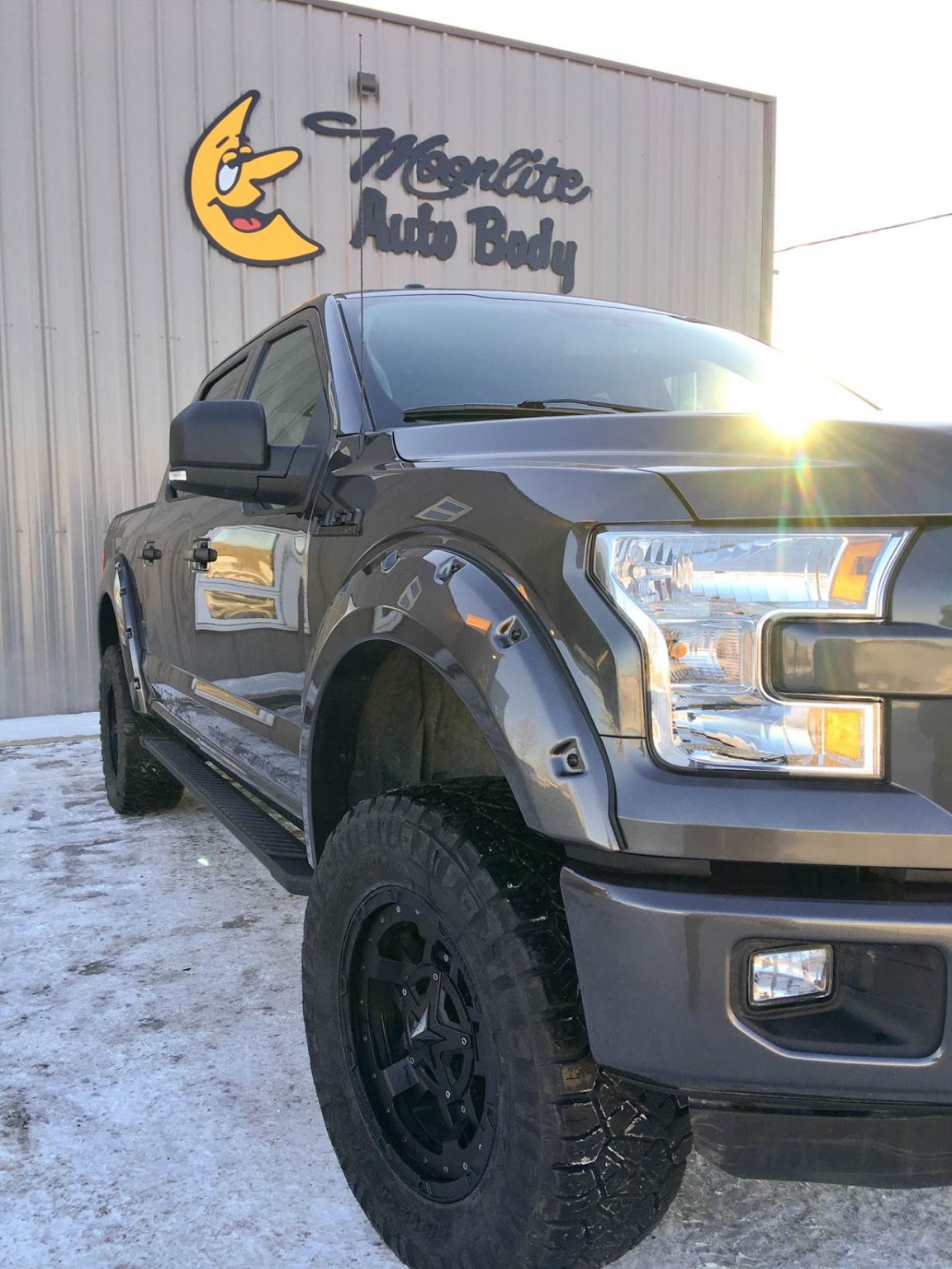 Moonlite Auto Body - Collision + Glass Repair in Winkler / Pembina Valley